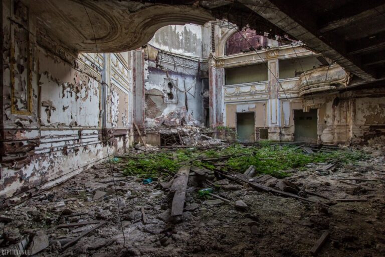 Cinematograful Marconi (Dacia), monumentul istoric aflat acum în ruine pe Calea Griviței, ar ...