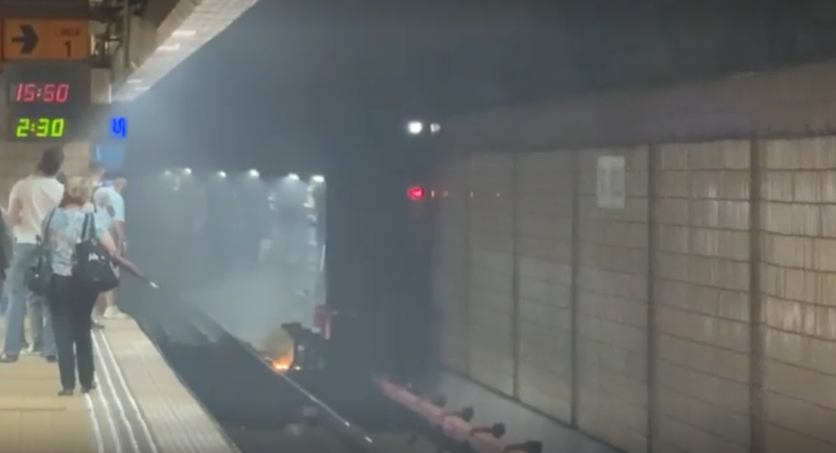 Fum la stația de metrou Piața Iancului: călătorii au fost evacuați, nu ...
