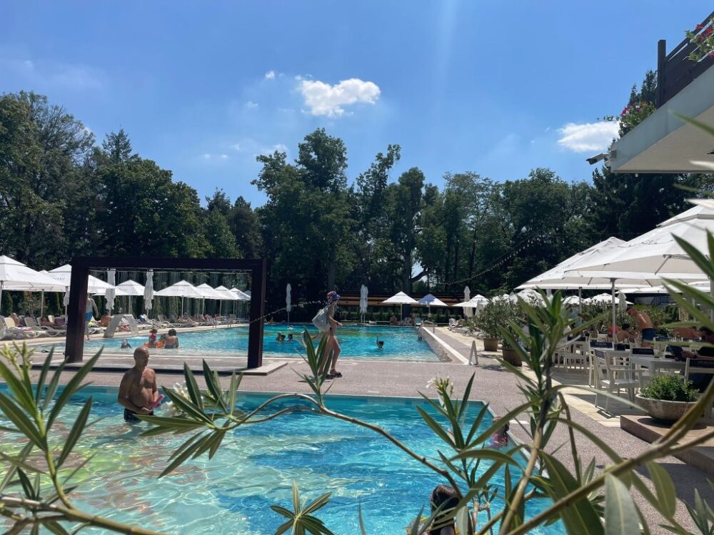 11 piscine și parcuri acvatice din București și Ilfov unde te poți ...