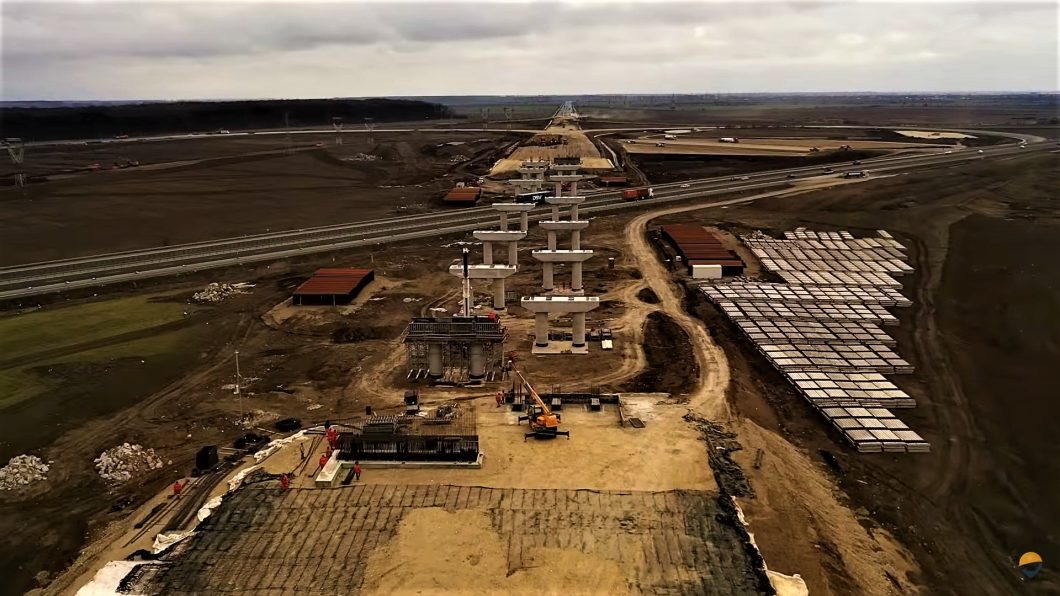 FOTO | Primul strat de asfalt pe Autostrada București Nord. Lucrările între Corbeanca și Afumați ...