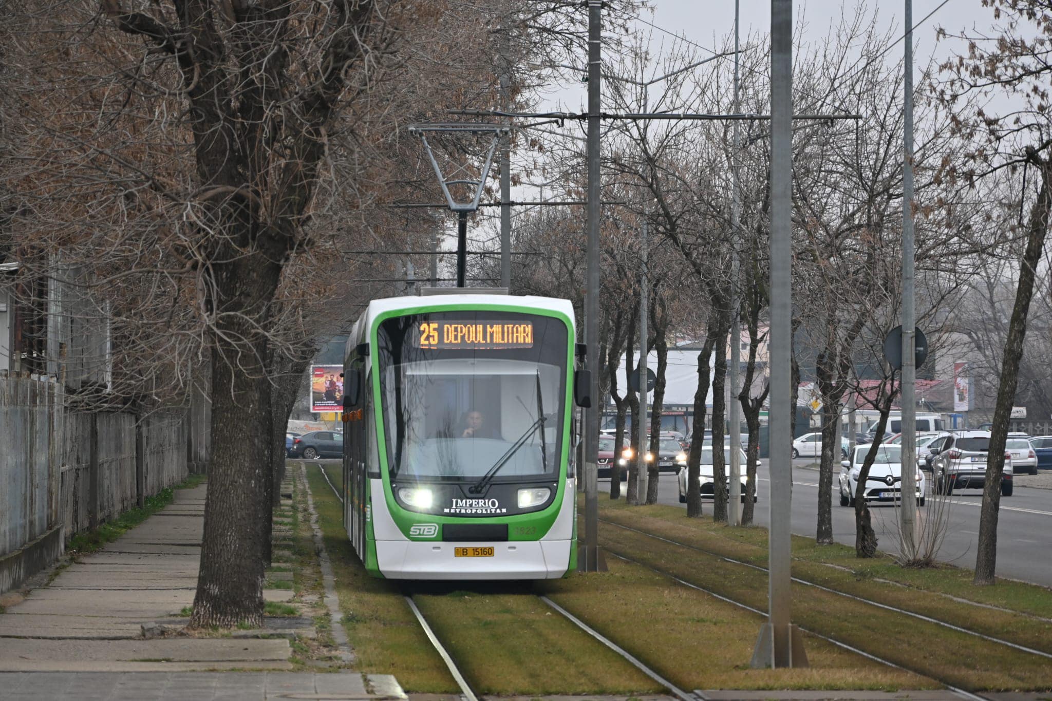 STB | Tramvai deraiat pe linia 25. A căzut rețeaua electrică de contact ...