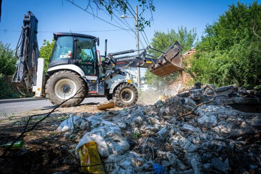 78 de tone de deşeuri, dintr-o „groapă de gunoi” ilegală din Giuleşti